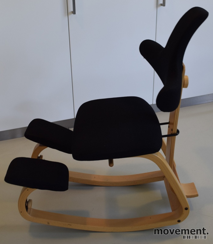 Solgt!Ergonomisk stol Thatsit back fraStokke i sort/bøk