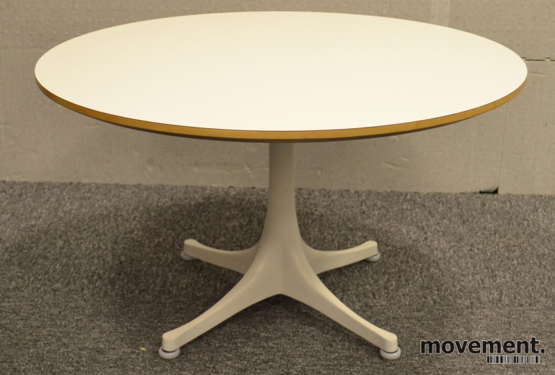 Solgt!Lite, rundt loungebord i hvitt fraVitra, Nelson Table 5452, Ø ...
