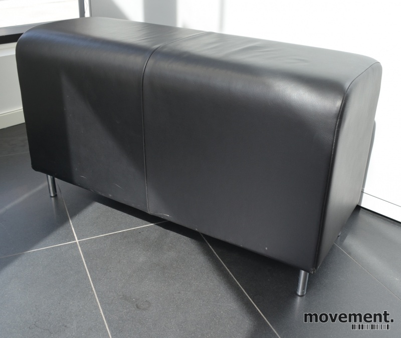 Solgt!Pall / puff i sort skinn fra Vitra,86x35cm, høyde 50cm, pent brukt