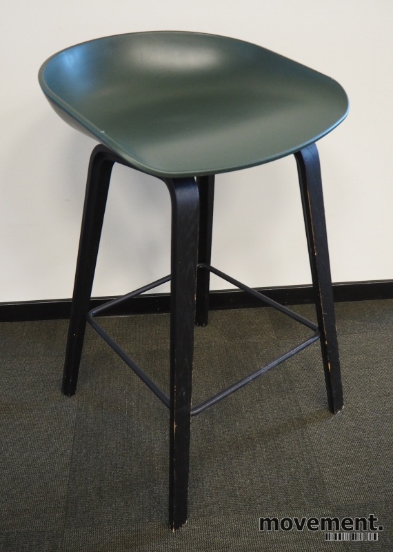 Solgt!Barkrakk / barstol Hay About astool i mørk grønn / sort eik ...