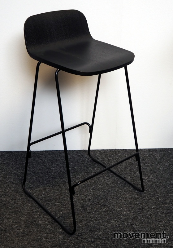 Solgt!Barstol / barkrakk i sort eik fraNormann Copenhagen, modell Just ...
