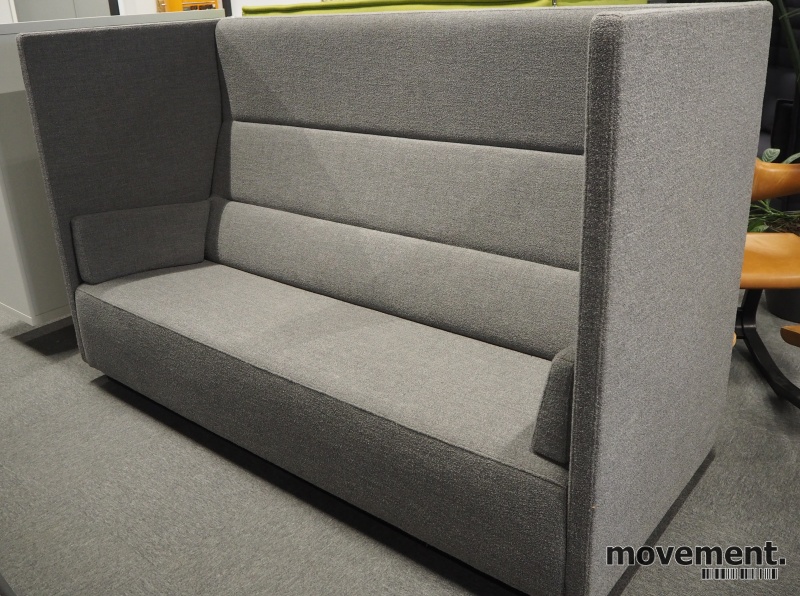 Solgt!Offecct Float High Large 3-setersofa i grått stoff, bredde 212cm, pent brukt