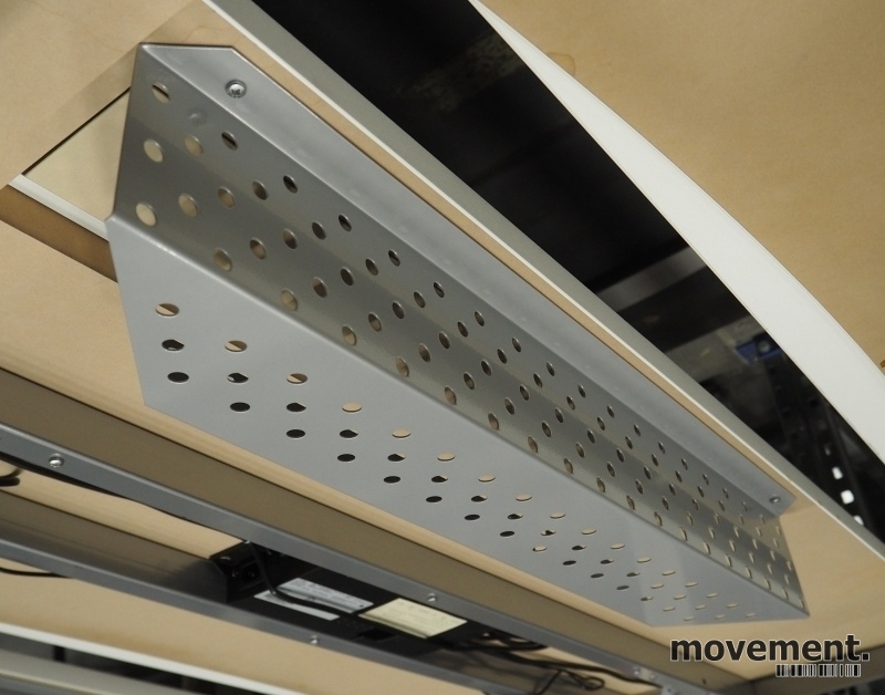 Solgt!Kabeloppheng under pult igrålakkert metall, bredde 75cm, pent brukt