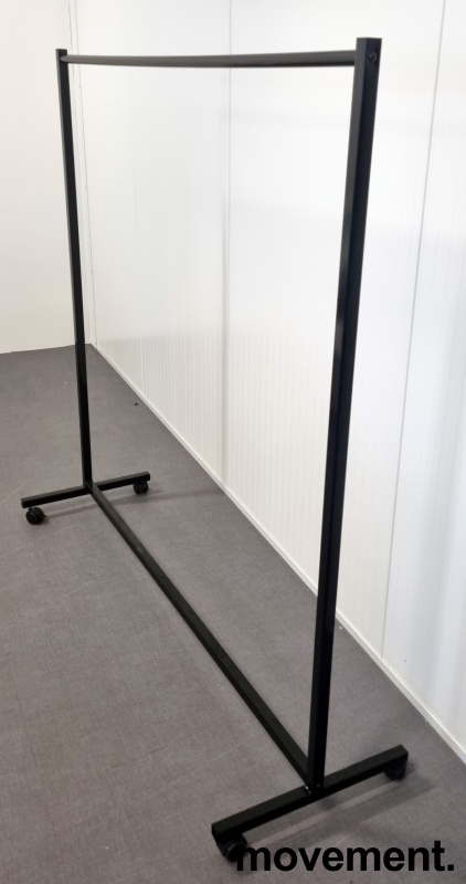 Solgt!Klesstativ / garderobestativ påhjul i sort metall, bredde 170cm ...