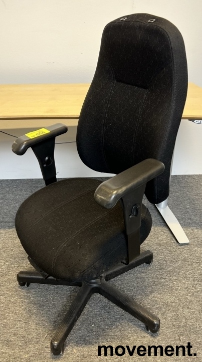 Solgt!Kontorstol: Malmstolen isortspraglet stoff, armlener, høy rygg ...