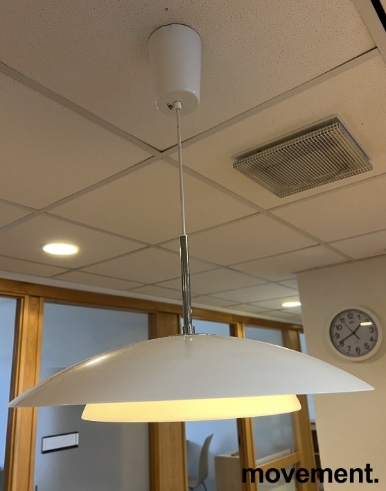Solgt!Taklampe i hvitlakkert stål fraHøvik Verk, design: Jonas Hidle ...