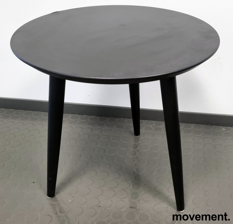 Solgt!Lite, rundt loungebord i sorttreverk, Ø=45cm, H=45cm, pent brukt