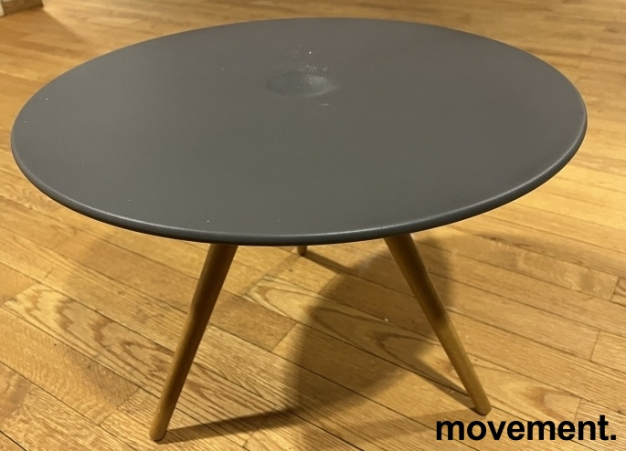 Solgt!Rundt loungebord fra ForaForm,modell CUP, mørk grå, eik ben, Ø=54 ... Solgt!Rundt loungebord fra ForaForm,modell CUP, mørk grå, eik ben, Ø=54 ...