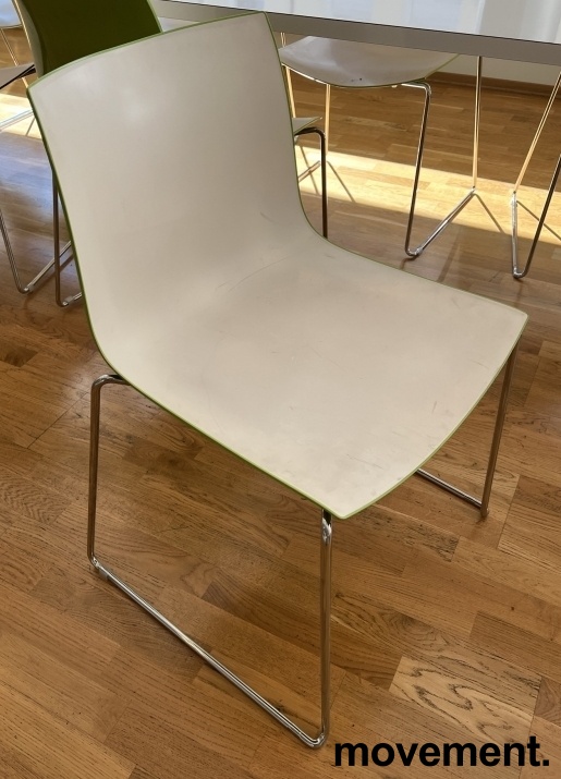 Solgt!Arper Catifa 46, stablebardesign-stol i grønn og hvit plast ...