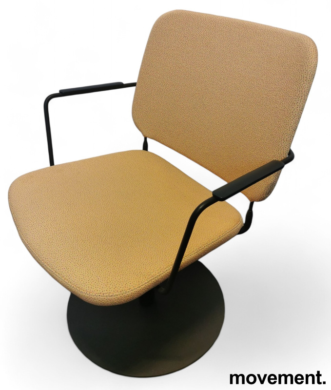 Svingbar lounge-stol fra Edsbyn igult stoff, modell Feather lounge ...