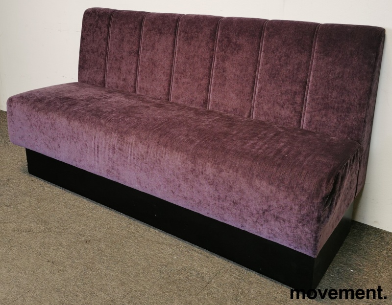 Solgt!Pent brukt 2-seter sofa / sofabenki lilla stoff fra Niche, bredde ...