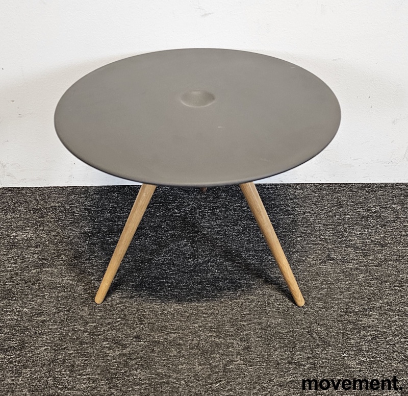 Solgt!Rundt loungebord fra ForaForm,modell CUP, mørk grå, eik ben, Ø=54 ... Solgt!Rundt loungebord fra ForaForm,modell CUP, mørk grå, eik ben, Ø=54 ...