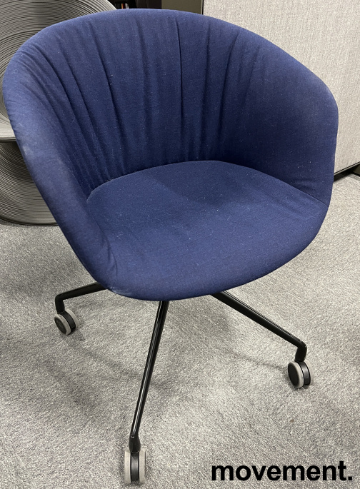 Solgt!HAY About a chair AAC 25 soft iblått Remix-stoff på hjul ...