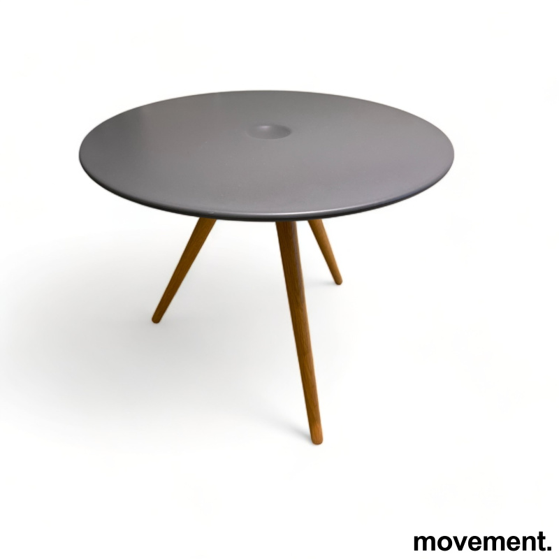 Solgt!Rundt loungebord fra ForaForm,modell CUP, mørk grå, eik ben, Ø=54 ... Solgt!Rundt loungebord fra ForaForm,modell CUP, mørk grå, eik ben, Ø=54 ...