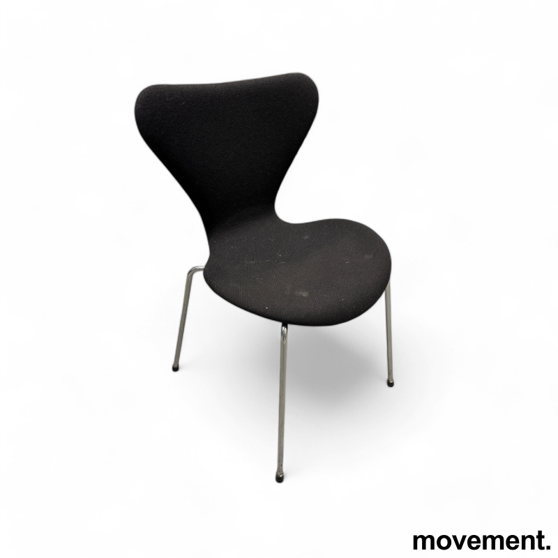 Arne Jacobsen 7er-stol /syver-stol, model 3107, helpolstret i sort ...