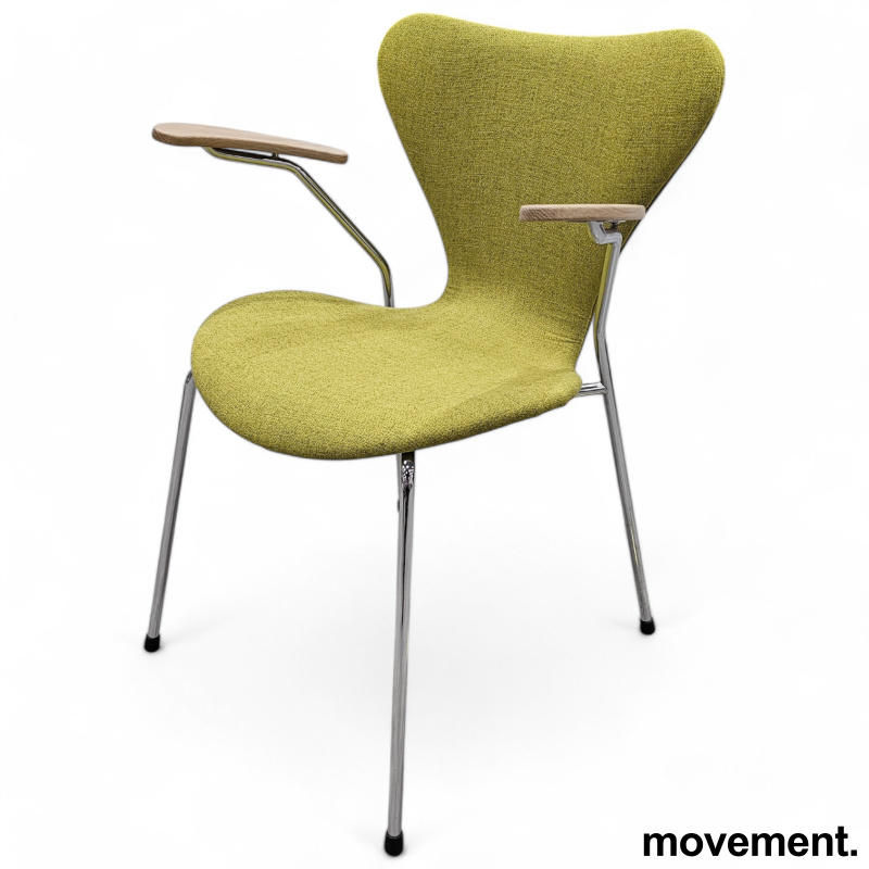 Arne Jacobsen 7er-stol /syver-stol, model 3107 med armlene i eik ...